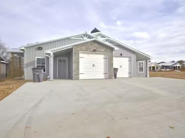 196 Bainbridge Drive, Unit A, Clarksville, TN 37043 MLS #2790.