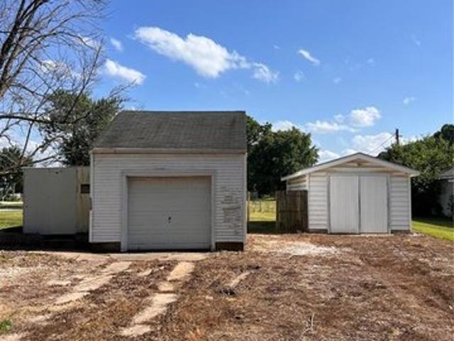 196 E Elm St, Winfield, MO 63389