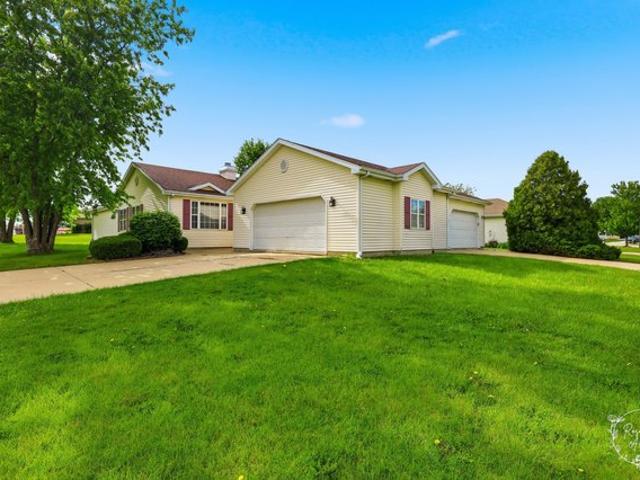 196 E First St, Manteno, IL 60950