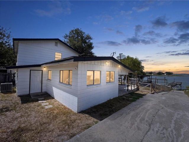 196 E Lake View Trl, Sandia, TX 78383