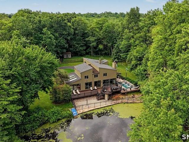 196 Echo Hill Dr, Stamford, CT 06903