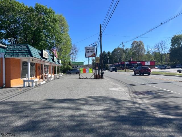 196 Main St