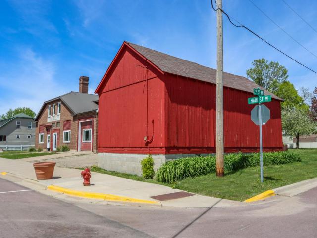 196 Main Street W