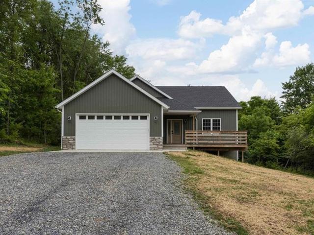 196 Northridge Heights Dr, Howard, OH 43028