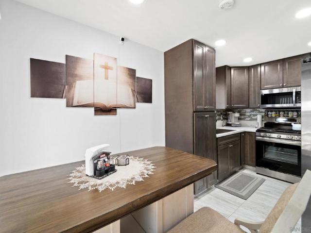 196 W Park Ave 1