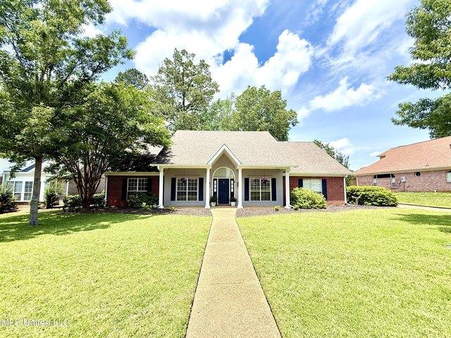 196 Woodlands Green Dr, Brandon, MS 39047