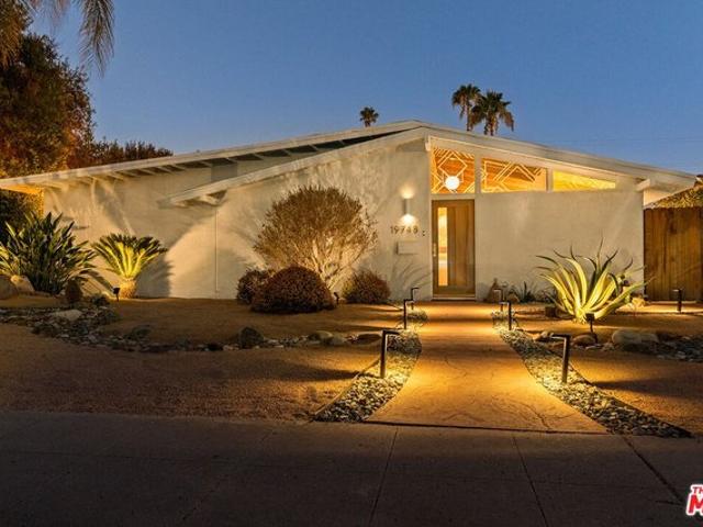 19748 Victory Blvd, Los Angeles, CA 91367