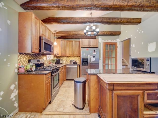 1975 Marianne Way