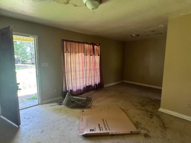 1975 Teakwood Drive