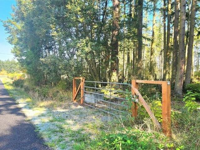 1976 Boon Rd, Oak Harbor, WA 98277