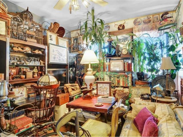 1976 Lafontaine Avenue 5C