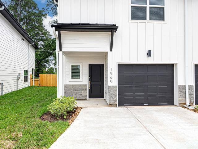 1976 Longmire Villas Court