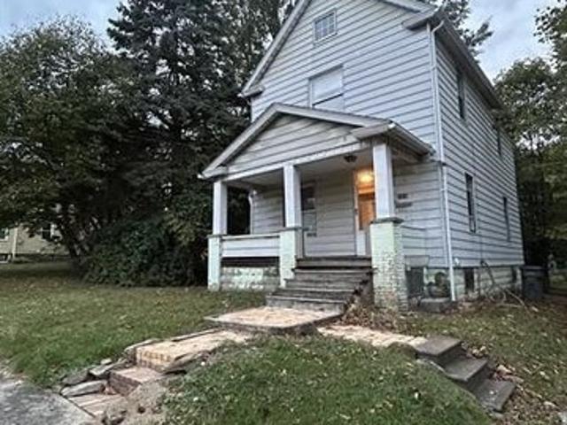 1976 Smithfield St, Youngstown, OH 44509