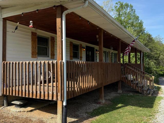 1976 Smoky Creek Rd
