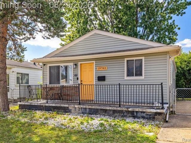 19782 Woodward St, Clinton Township, MI 48035
