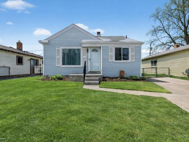 19795 Macel St, Roseville, MI 48066