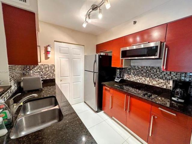 19701 E Country Club Dr #205, Aventura, FL 33180