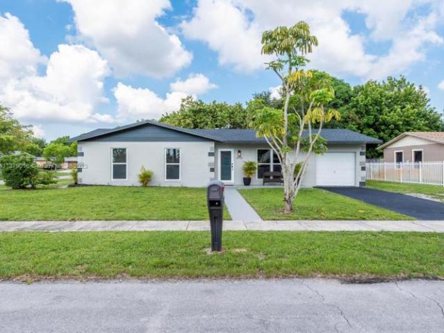 19702 32nd Pl NW, Miami Gardens, FL 33056