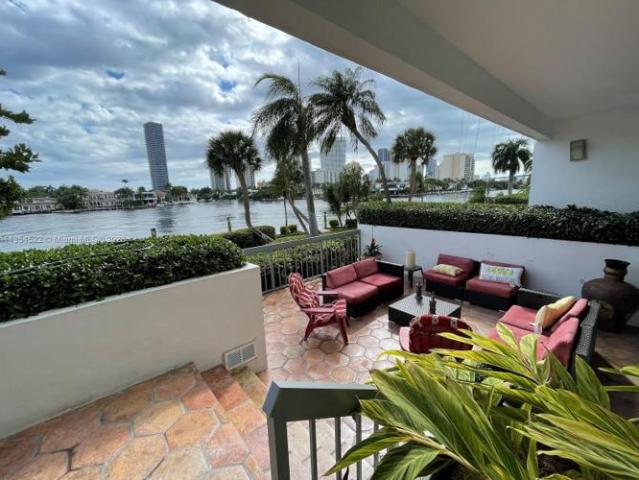 19707 Turnberry Way #Th 5, Aventura, FL 33180