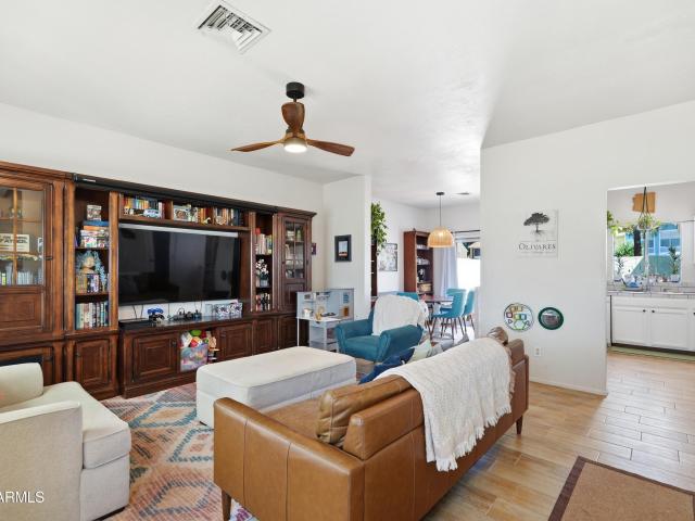 1970 n hartford street # 106
