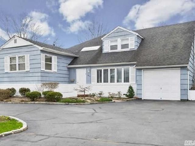 1970 Brook Park Dr, Merrick, NY 11566