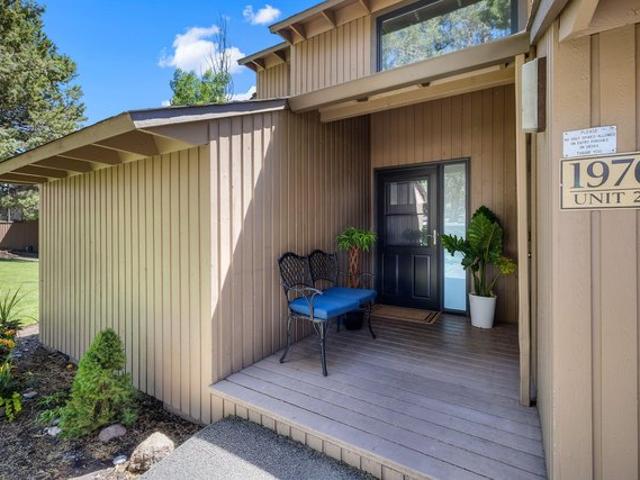 1970 Redtail Hawk Dr, Redmond, OR 97756