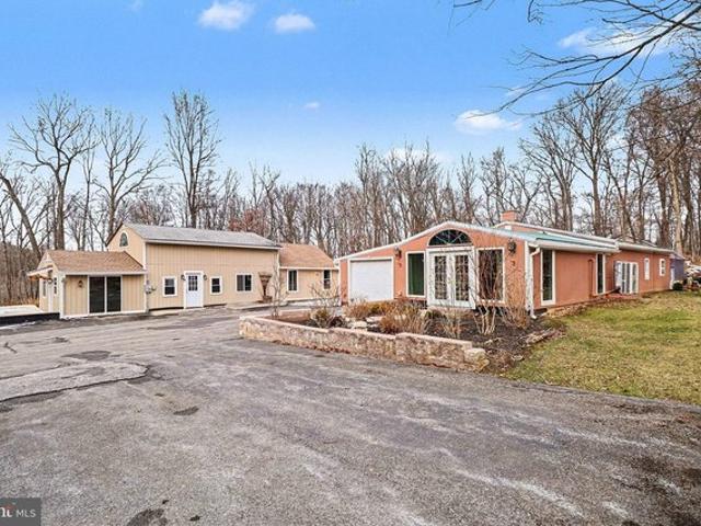 19717 Five Forks Rd, New Freedom, PA 17349