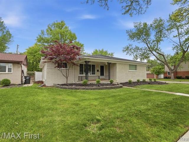 19715 Parkside St, Saint Clair Shores, MI 48080