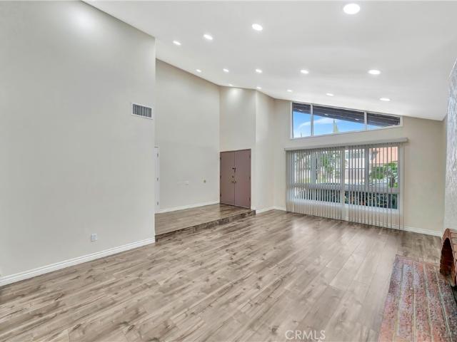 19716 Hatton St, Winnetka, CA 91306 | MLS #SR26082 | Compass