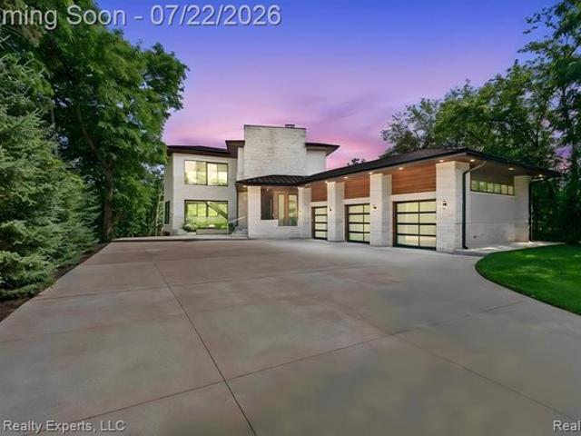 1971 Cragin Dr, Bloomfield Hills, MI 48302