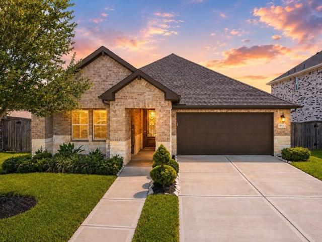 1971 Highland Meadows Dr, Pearland, TX 77089