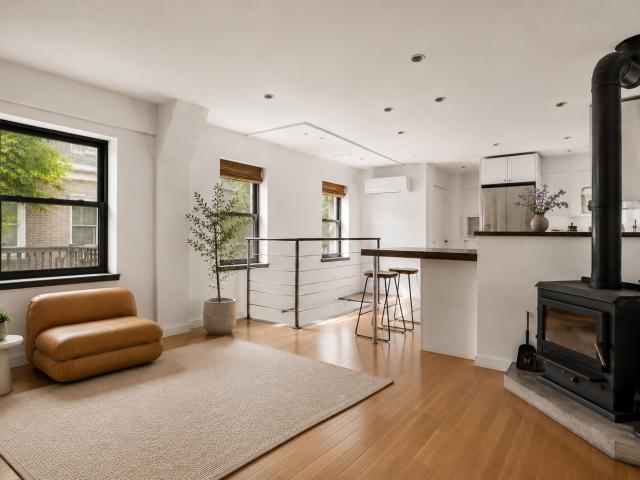 197 bainbridge street carriage