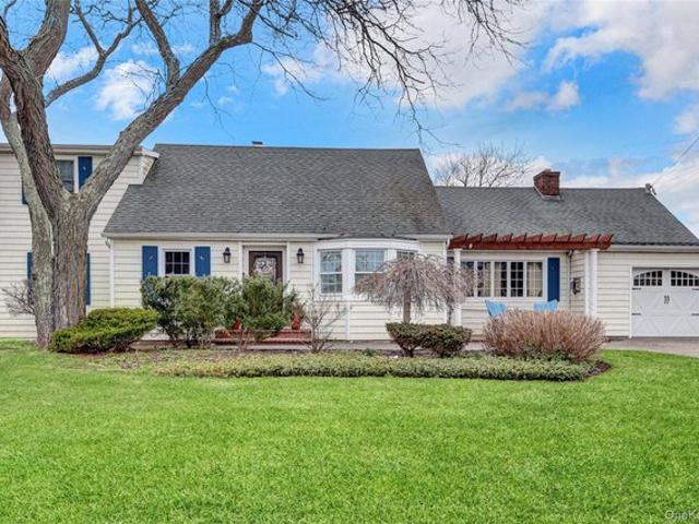 197 Blackheath Rd, Lido Beach, NY 11561