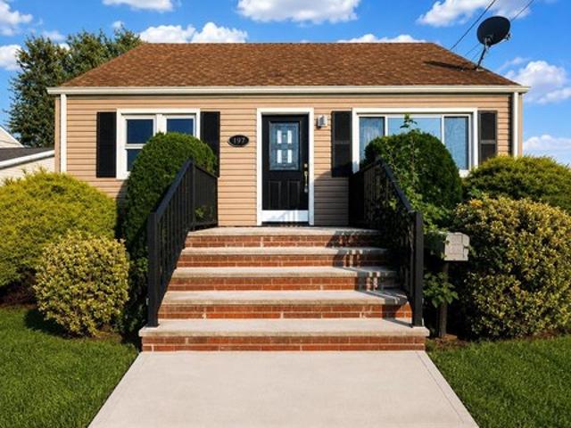 197 Delaware Ave, Cliffwood, NJ 07721