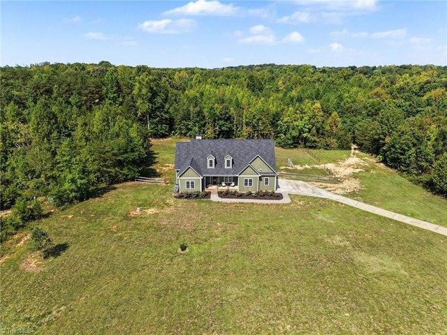 197 Lake Meadows Dr, Reidsville, NC 27320