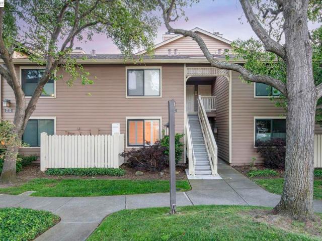 197 Lakeshore Ct