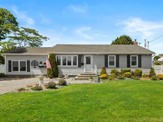 197 Marcy St, West Babylon, NY 11704