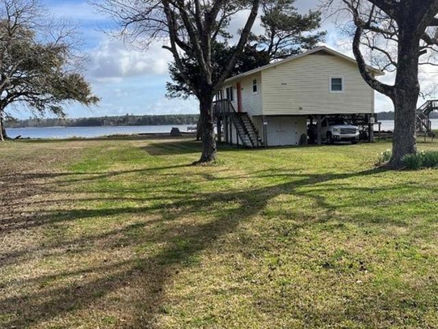197 S River Dr, Beaufort, NC 28516