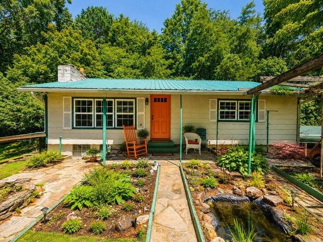 197 Pounding Mill Connector, Hayesville, NC 28904