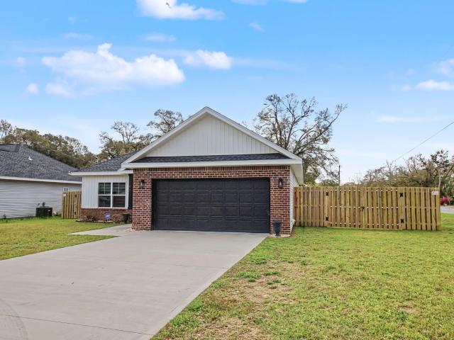 197 W 1st Ave, Crestview, FL 32536 | MLS #998073