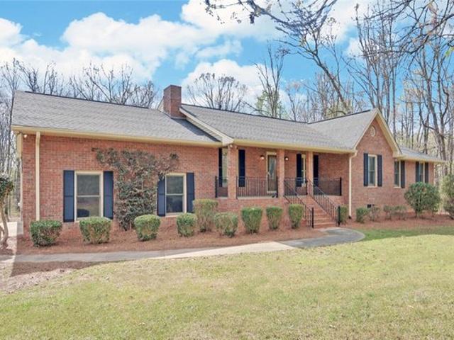 197 Woodland Way, Dewy Rose, GA 30634