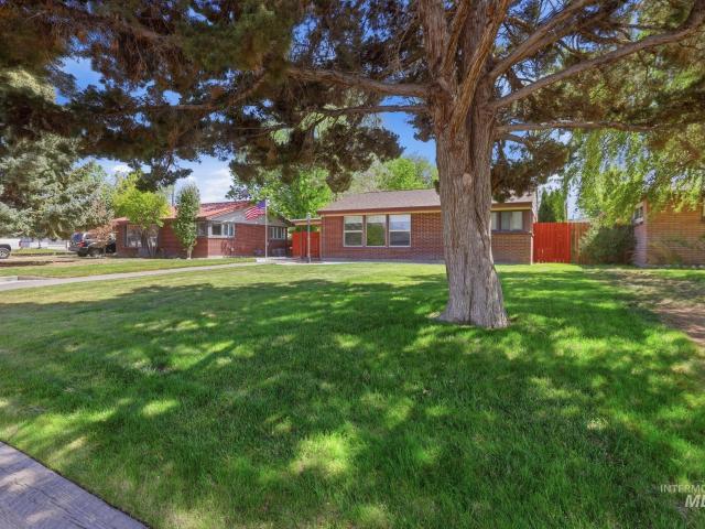 1984 Maple Ave
