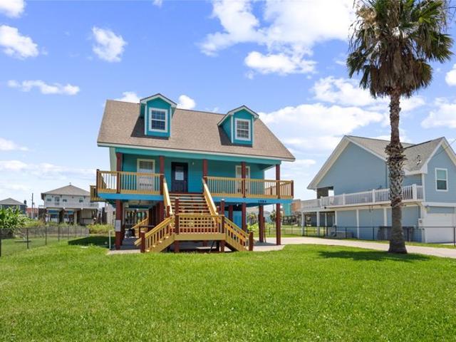 1984 Matt Dr, Crystal Beach, TX 77650