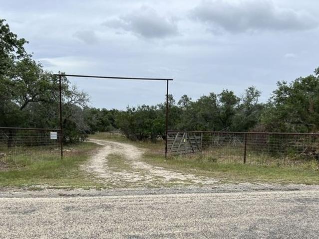 1984 N Grape Creek Rd, Fredericksburg, TX 78624