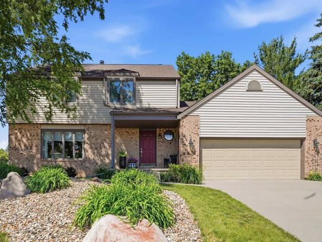 1984 Chickadee Ct, Waterloo, IA 50701