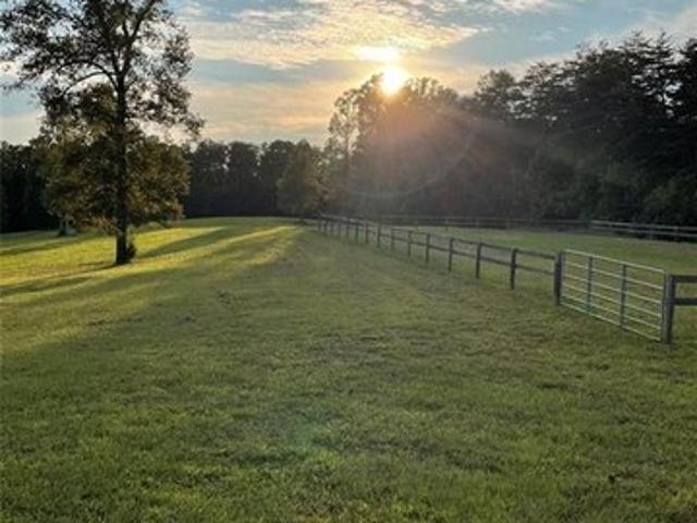 1984 Horseshoe Rd, Westfield, NC 27053