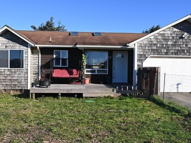 1985 NW Admiralty Cir, Waldport, OR 97394