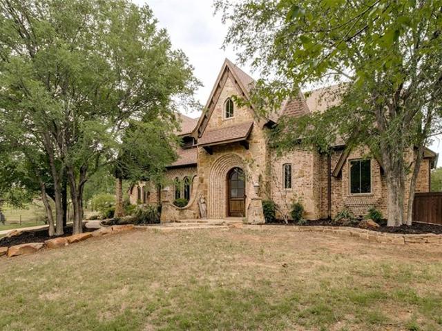 1985 Woodland Dr, Crossroads, TX 76227