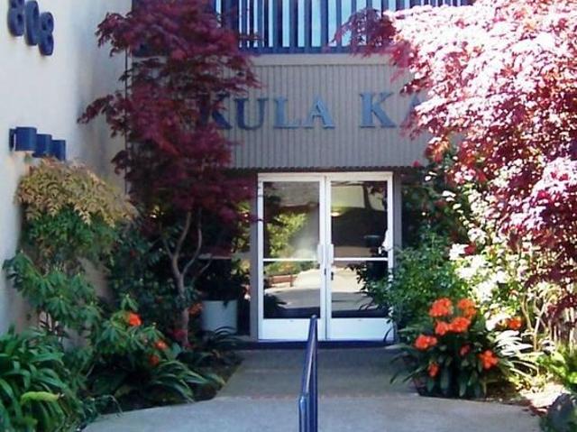 $1985 / 1br 820ft² Top floor end unit, move in special!