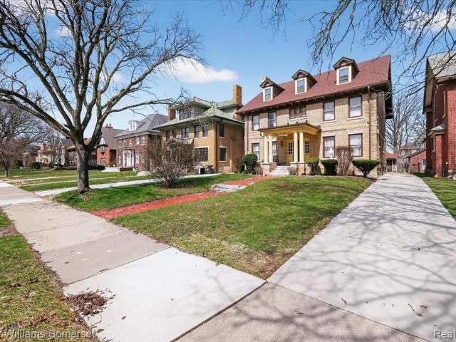 1986 W Boston Boulevard